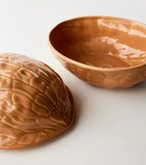BORDALLO PINHEIRO Nut Large Earthenware Container