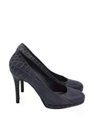 STUART WEITZMAN Embossed Round Pumps