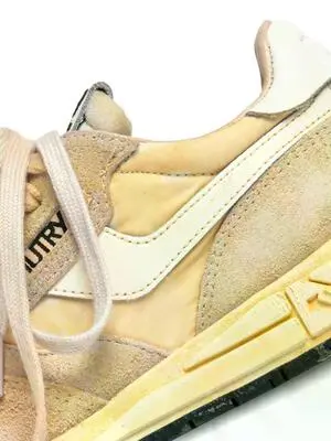 AUTRY Charm Detail Sneakers