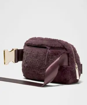 Lululemon Everywhere Belt Bag 1l - Black Plum/gold