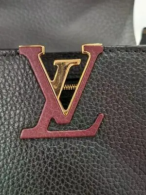 LOUIS VUITTON Bb Capucines Tote