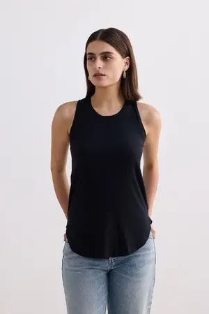 REISTOR Sleeveless Top With Criss-cross Detail
