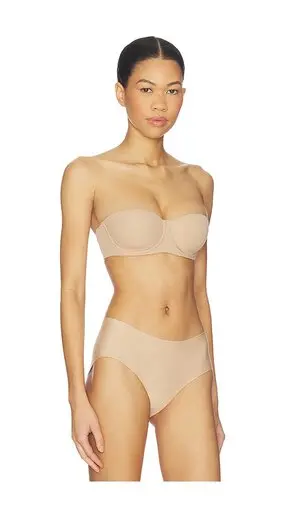 SKIMS Fits Everybody Strapless Bra In Beige