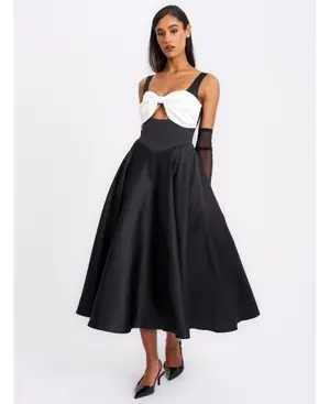 MISS CIRCLE Edda Maxi Gown With Bow