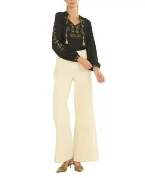 SECRET PON-PON Serah Blouse With Embroidery