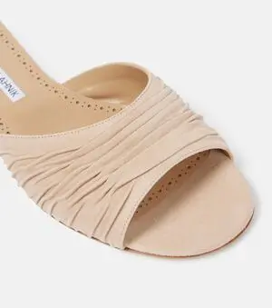 Manolo Blahnik Piruaflat 10 Suede Sandals - Beige