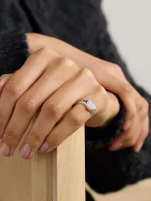 Yvonne Léon 9-karat White Gold Diamond Heart Signet Ring - Silver