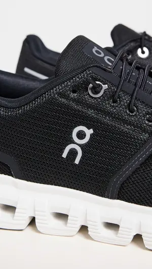 On Cloud Sneakers - Black White