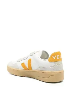VEJA V-90 Sneakers - White
