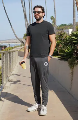 EVERYDAY CALIFORNIA Bayside Performance Joggers - Black