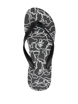 A BATHING APE Camouflage Flip-flops