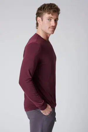 LEISURE LAB Long Sleeve Everyday T-shirt - Maroon