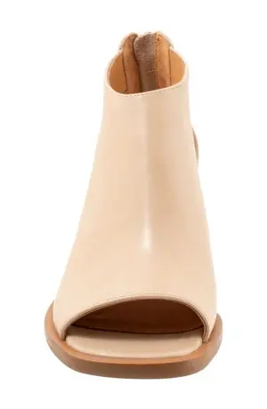 Eos Isolde Block Heel Sandal - Beige
