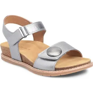 COMFORTIVA Gwen Wedge Sandals - Warmstone