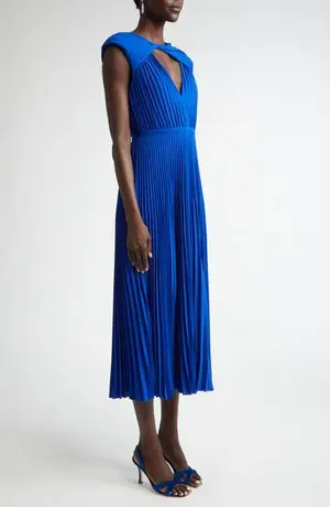 St. John Pleated Sleeveless Crepe Dress