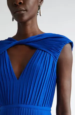 St. John Pleated Sleeveless Crepe Dress