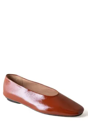 HUMA BLANCO Margaux Ballet Flat - Cinnamon Crinkle Patent