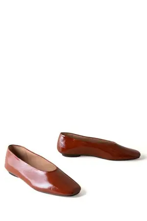 HUMA BLANCO Margaux Ballet Flat - Cinnamon Crinkle Patent