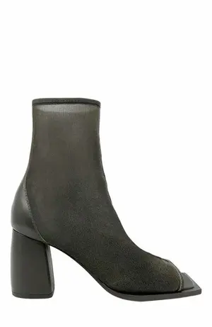 Daniella Shevel Structured