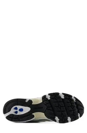 NEW BALANCE Gender Inclusive 740 Sneaker - Timberwolf/black
