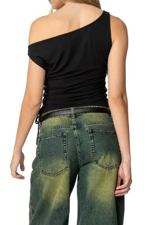 EDIKTED Angi One-shoulder Crop Top