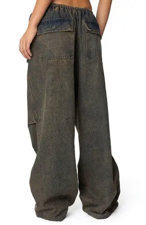 EDIKTED Regine Low Rise Oversize Parachute Jeans