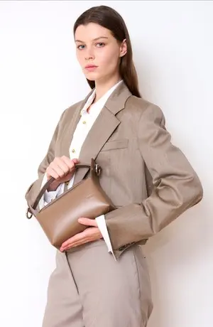 WE-AR4 The Pastry Box 20 Leather Top Handle Bag - Caffe
