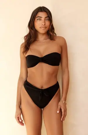 DIPPIN DAISY'S Shay Bandeau Bikini Top - Black