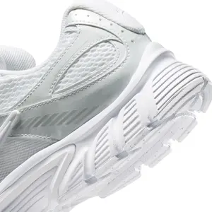Nike V5 Rnr Sneakers - White