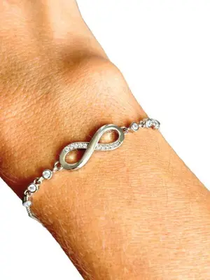 DLORIA Hollywood Sensation Infinity Bracelet - Silver
