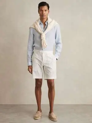 Contrast Piping Shorts For Men