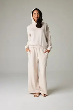 EAVOLU Baikal Eco-luxe Fleece Dolman Crop Hoodie - Bone