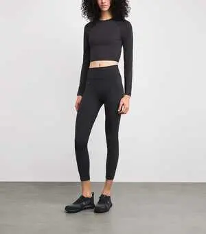 On Long-sleeve Studio Crop Top - Black