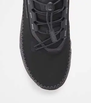 On Cloudaway 2 Athletic Trainers - Black