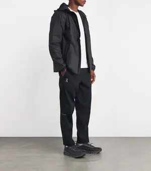 On Cloudaway 2 Athletic Trainers - Black