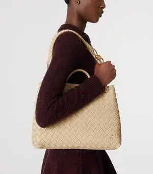 Bottega Veneta Medium Andiamo Shoulder Bag - Neutral