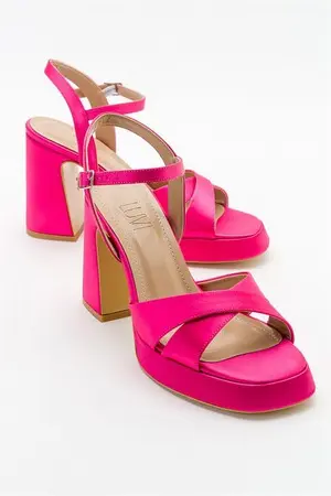 FOREVER & ALWAYS SHOES Yvonne Platform Sandals Fuchsia