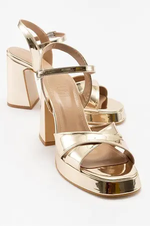 FOREVER & ALWAYS SHOES Yvonne Platform Sandals