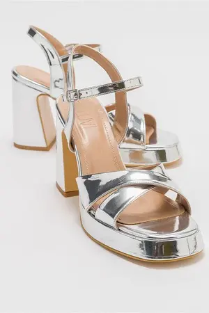 FOREVER & ALWAYS SHOES Yvonne Platform Sandals - Silver