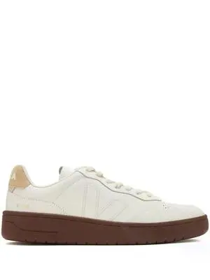 VEJA V-90 Sneakers