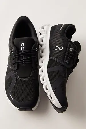 On Cloud 6" Low-top Lace-up Sneakers - Black