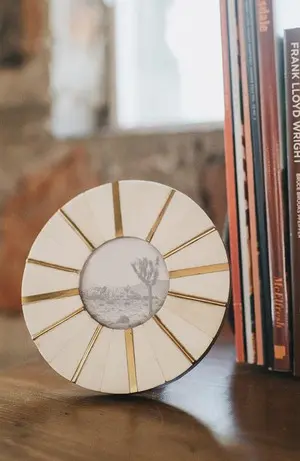 MATR BOOMIE Mukhendu Picture Framecarved Bone - White/gold - Circle
