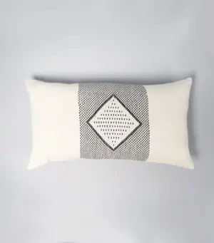 Voz Diamante Lumbar Pillow Soft Border In Ivory - Black/ivory