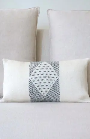 Voz Diamante Lumbar Pillow Soft Border In Ivory - Ivory/charcoal