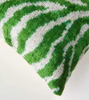 LES-OTTOMANS Velvet Cushion
