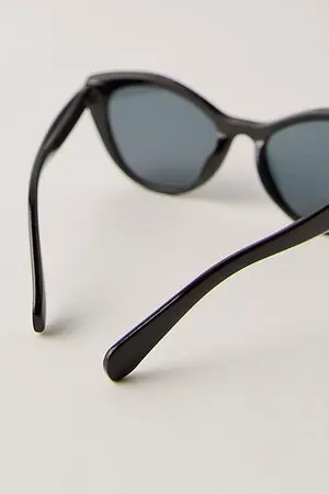 Free People Laurel Cat-eye Sunglasses - Black With Blue Lens