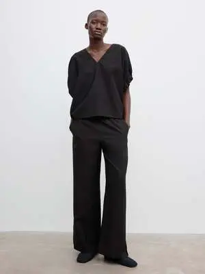 HOUSE OF DAGMAR Ruched V-neck Top