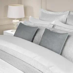 AMALIA HOME COLLECTION Luso Silk Blend Duvet Cover, Queen
