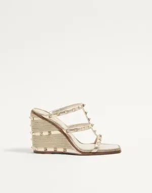 Valentino Garavani Rockstud Wedge Sandal - Platinum