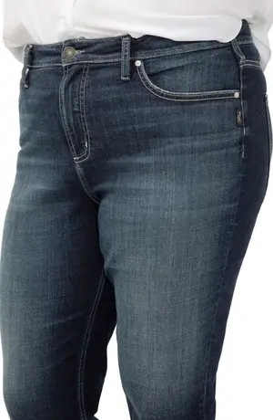 SILVER JEANS CO. Avery Curvy High-waist Capri Jeans